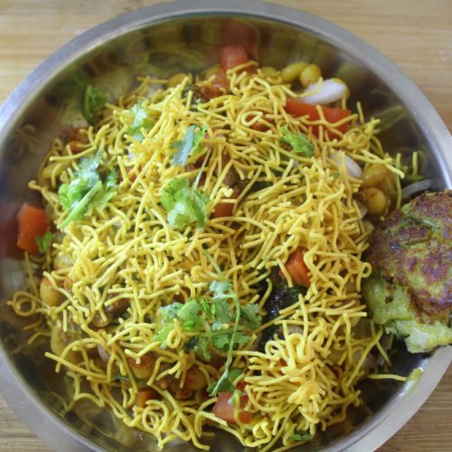 Aloo tikki chaat Recipe | How to make Ragda Chaat - MUMMY RECIPES
