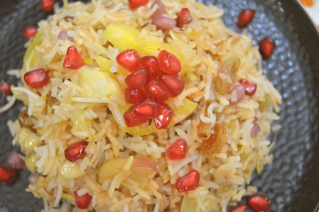 Kashmiri Pulao Recipe | Fruits and Nuts Pulao - MUMMY RECIPES